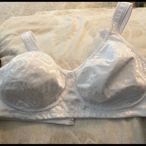 Playtex | Intimates & Sleepwear | Nwot Playtex 4745 White Pretty ...